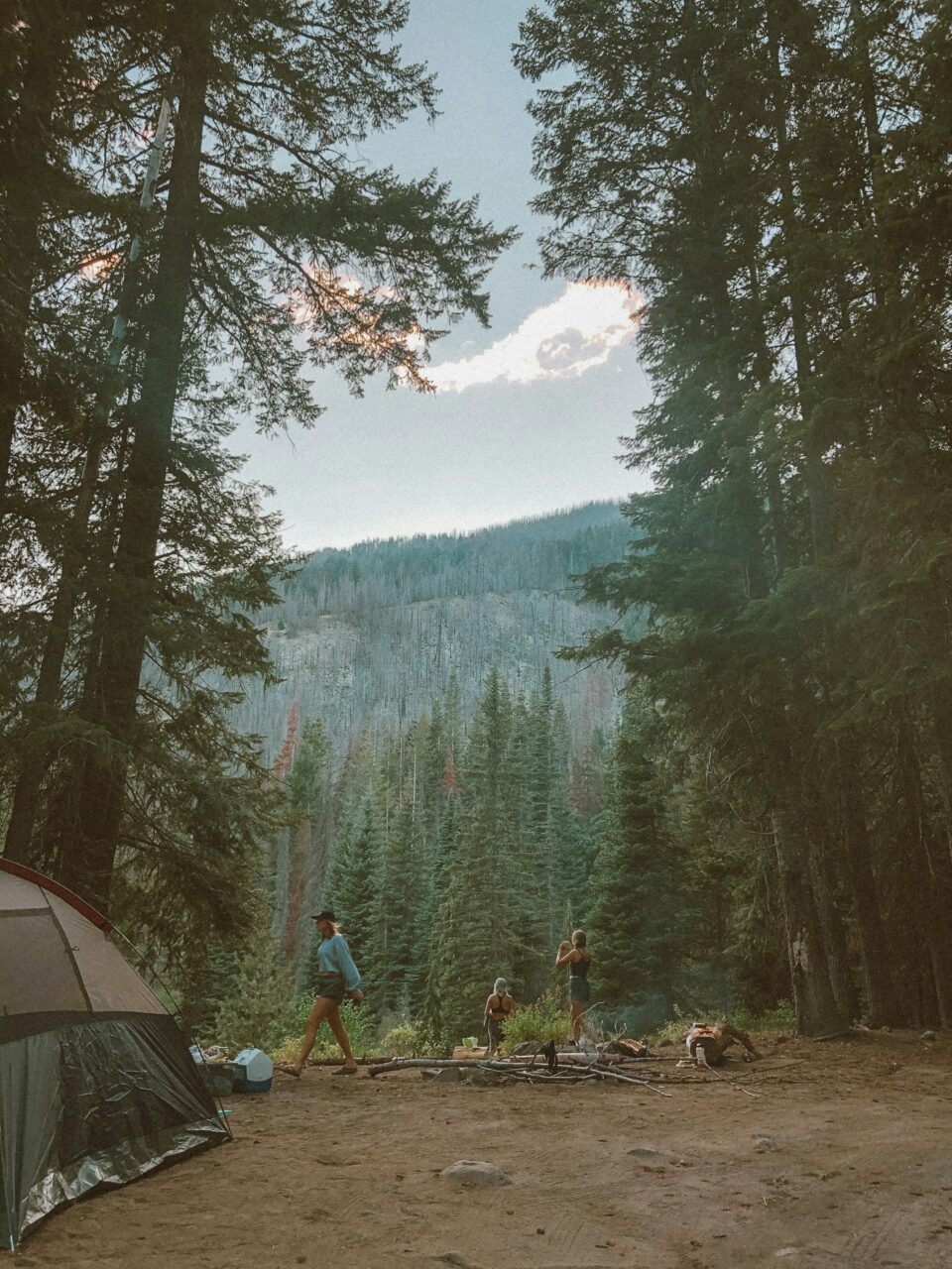 12 Genius Hacks to Make Camping with Friends Unforgettable
